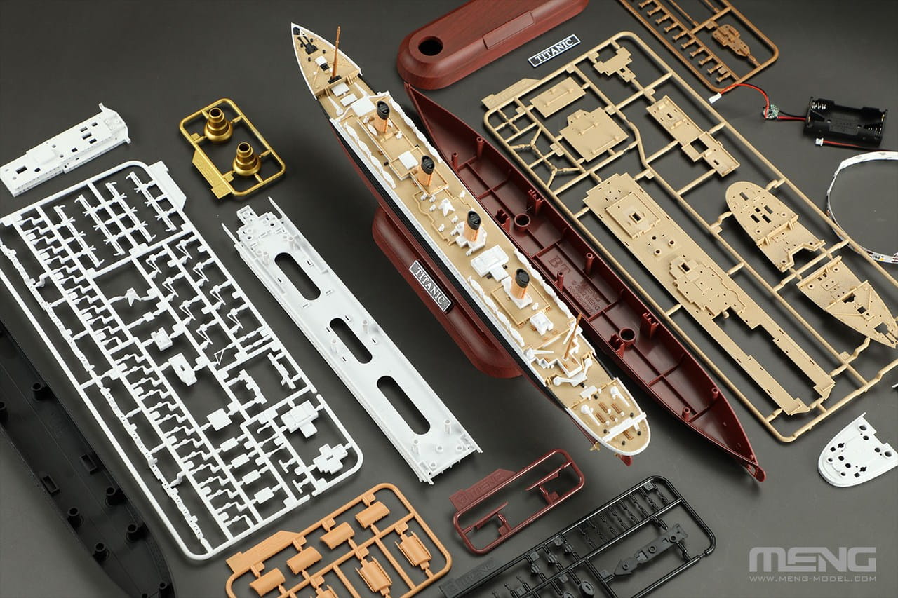 Meng Model PS008 - 1:700 RMS Titanic - Sklep Modelarski Exito