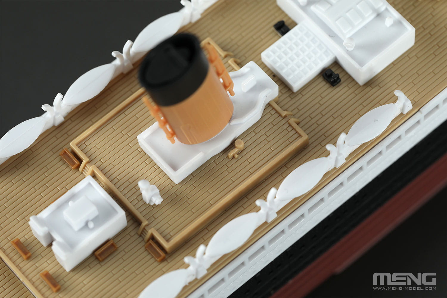 Meng Model PS008 - 1:700 RMS Titanic - Sklep Modelarski Exito